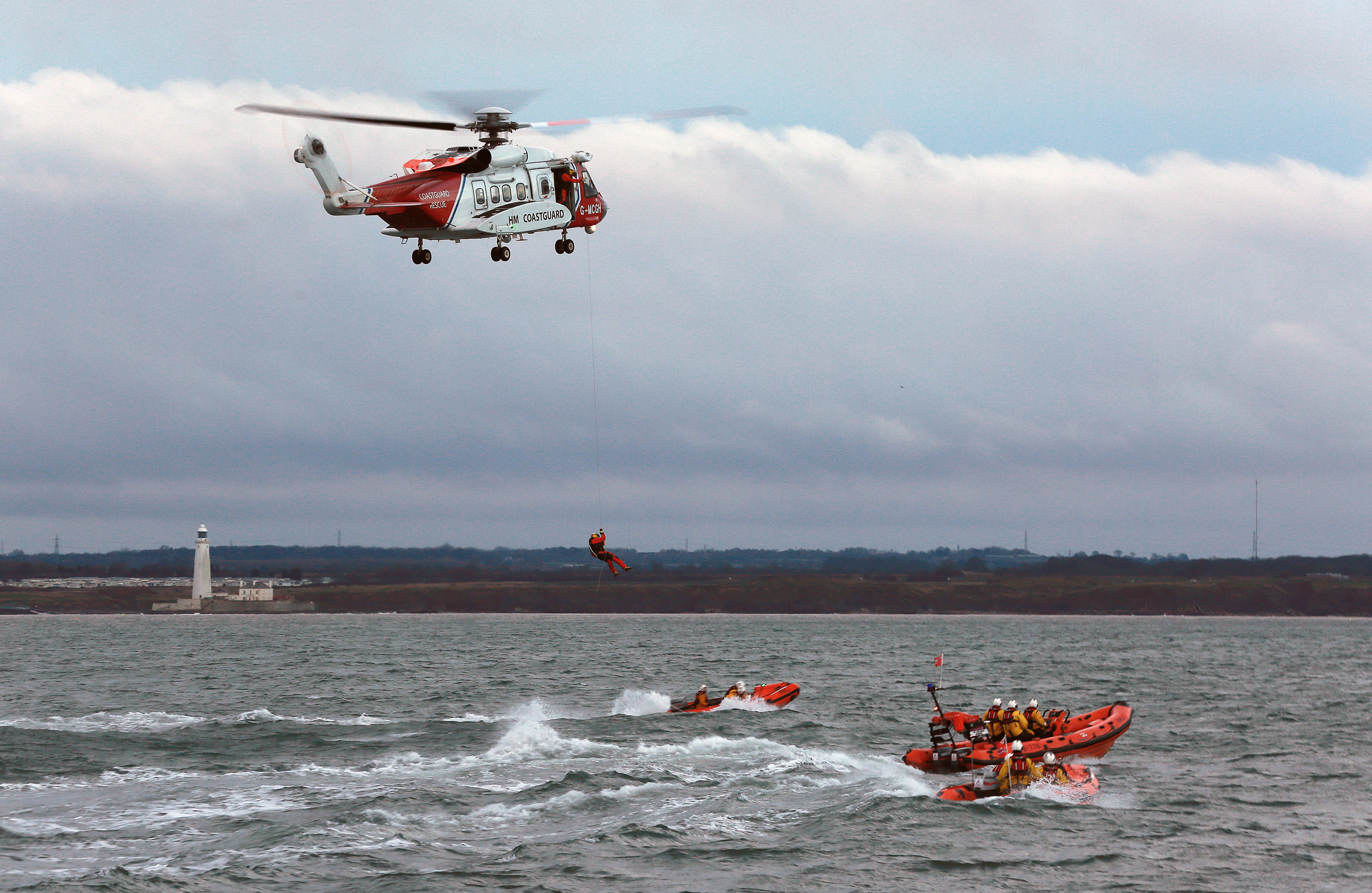 Tynemouth and Blyth RNLI lifeboat crews train with Coastguard Rescue ...
