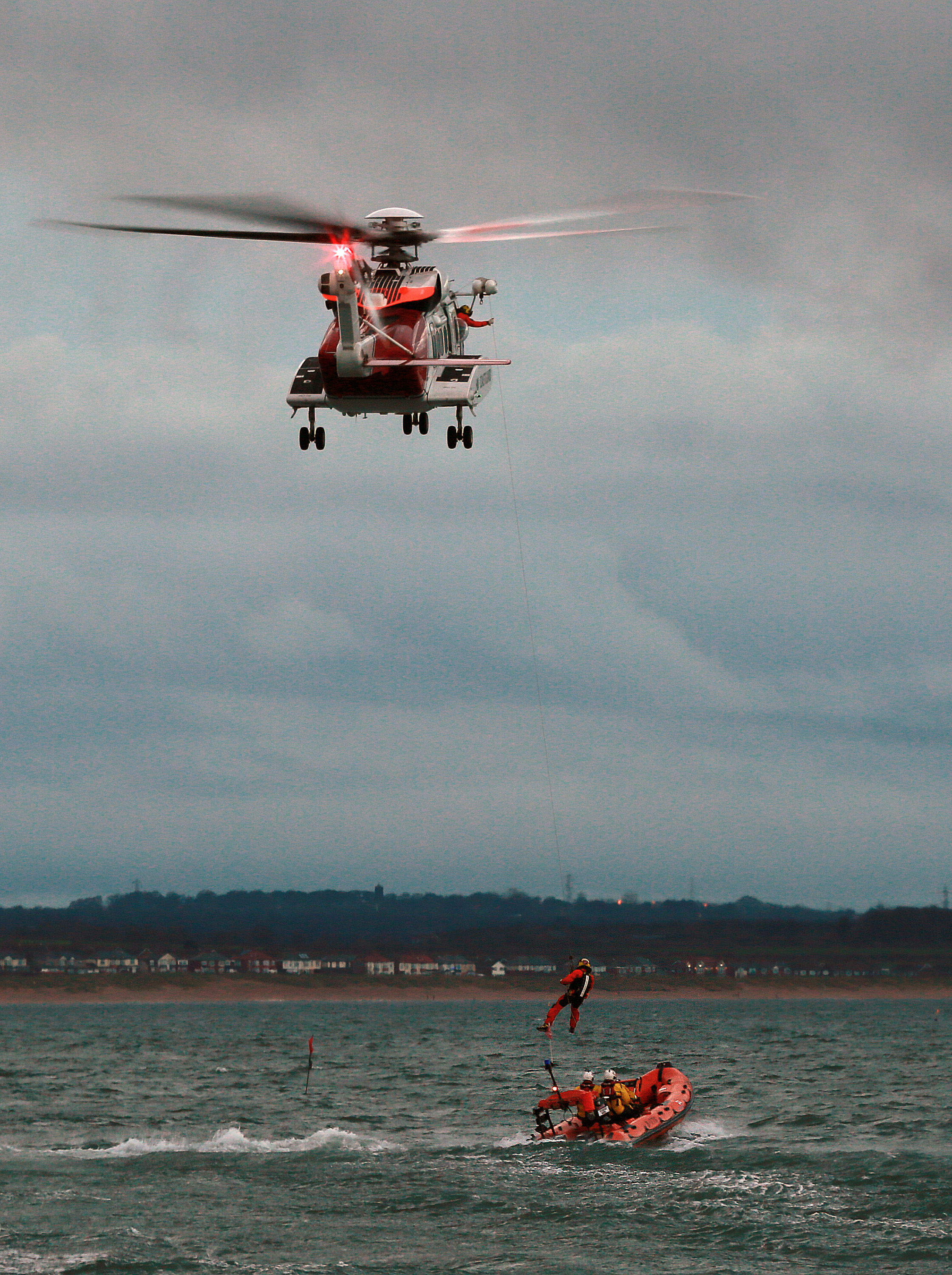 Tynemouth and Blyth RNLI lifeboat crews train with Coastguard Rescue ...
