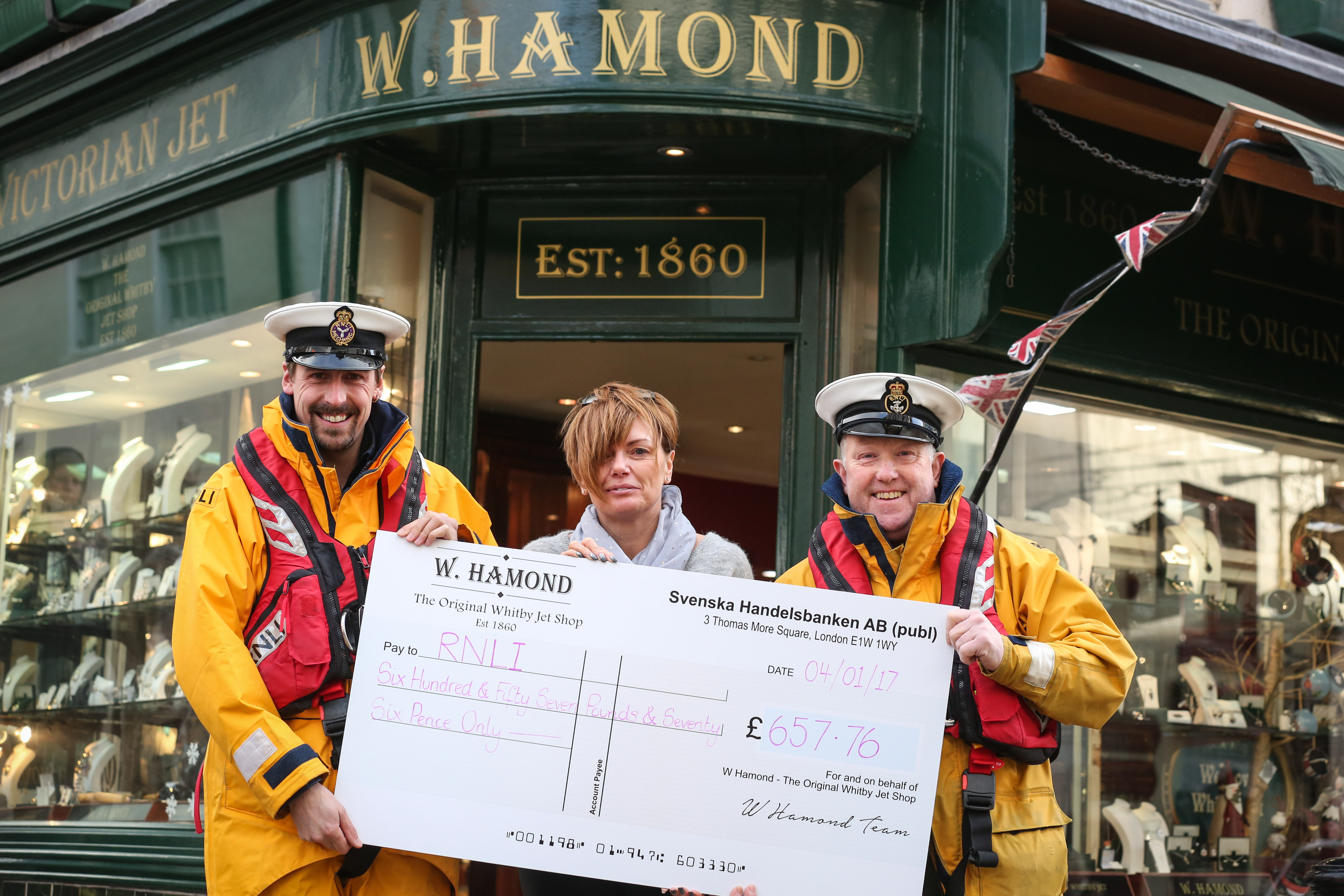 Whitby jet shop raises cash for RNLI | RNLI