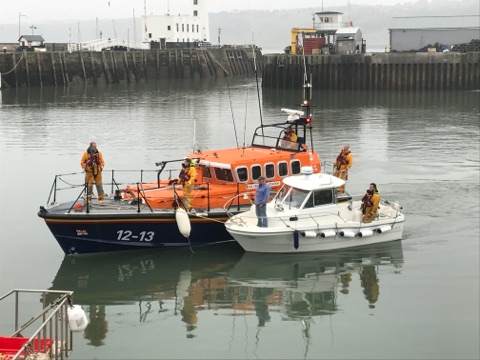 Filey RNLI helps pleasure boat. | RNLI