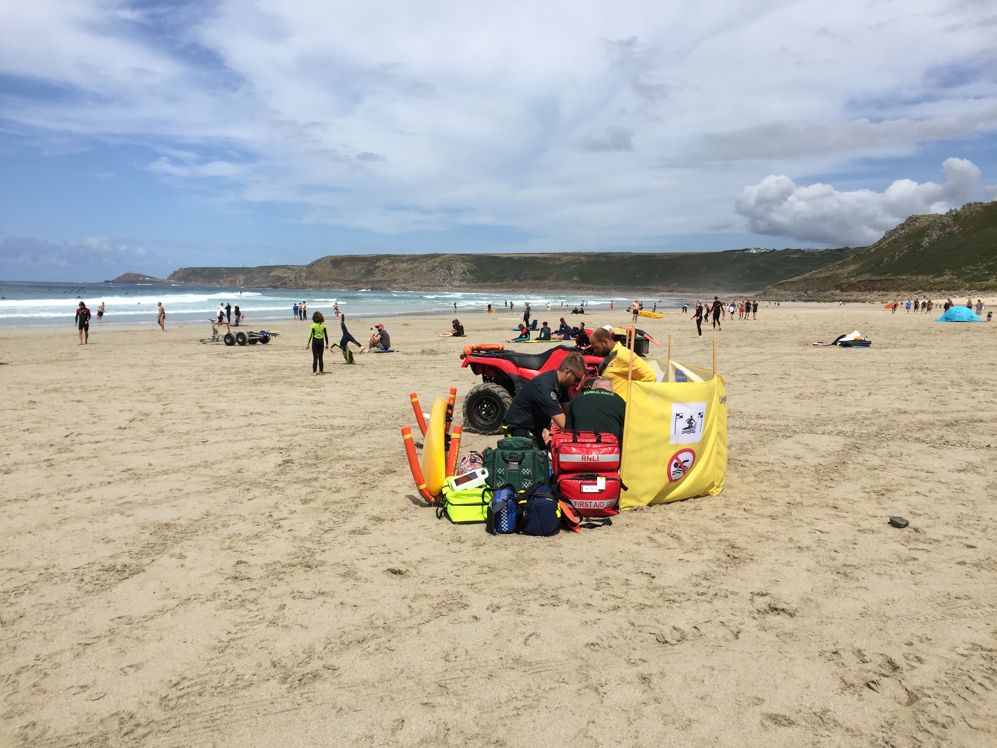 Sennen RNLI lifeguards assist bodyboarder with suspected spinal injury ...