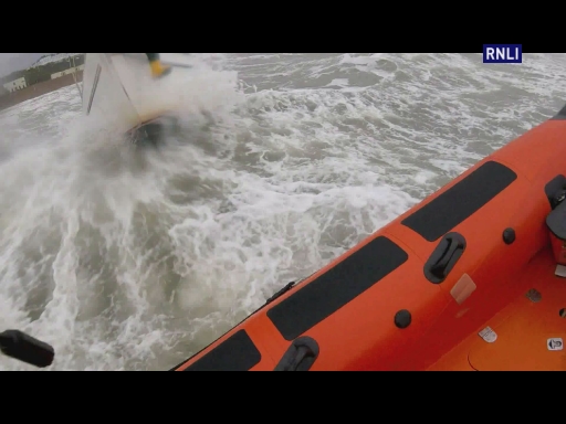 Brighton Inshore Lifeboat tackle difficult conditions to assist yacht ...
