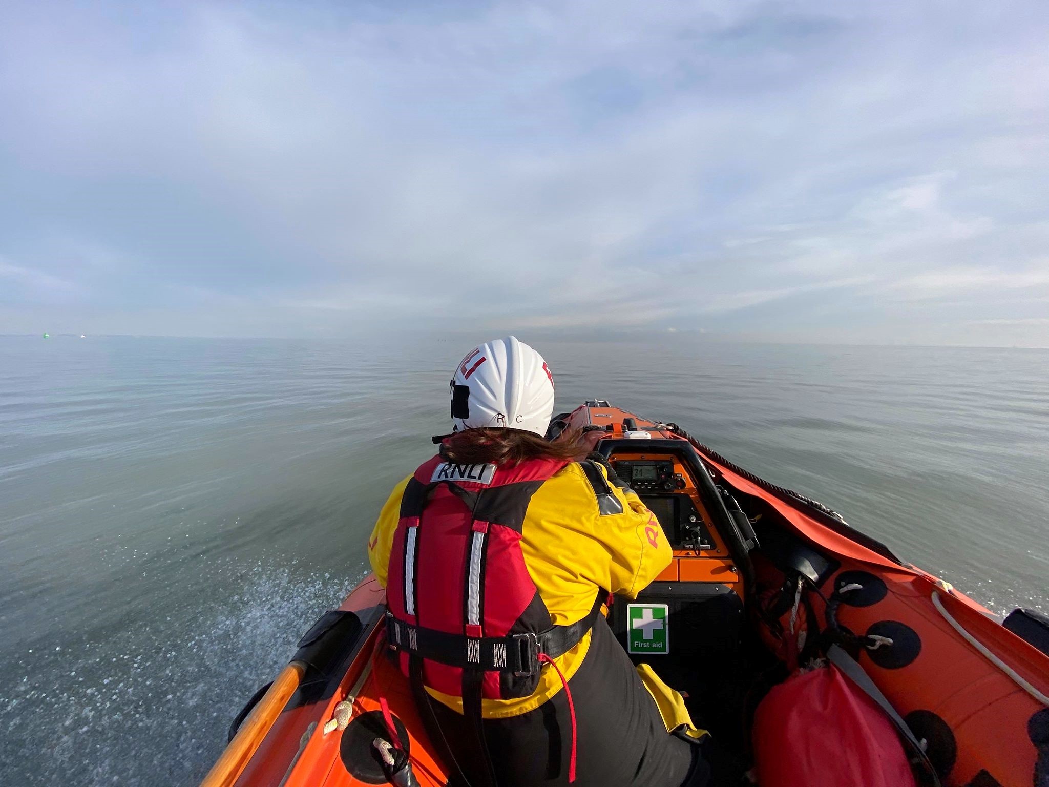 Sheerness RNLI lifeboat crew called out to a drifting houseboat in the ...