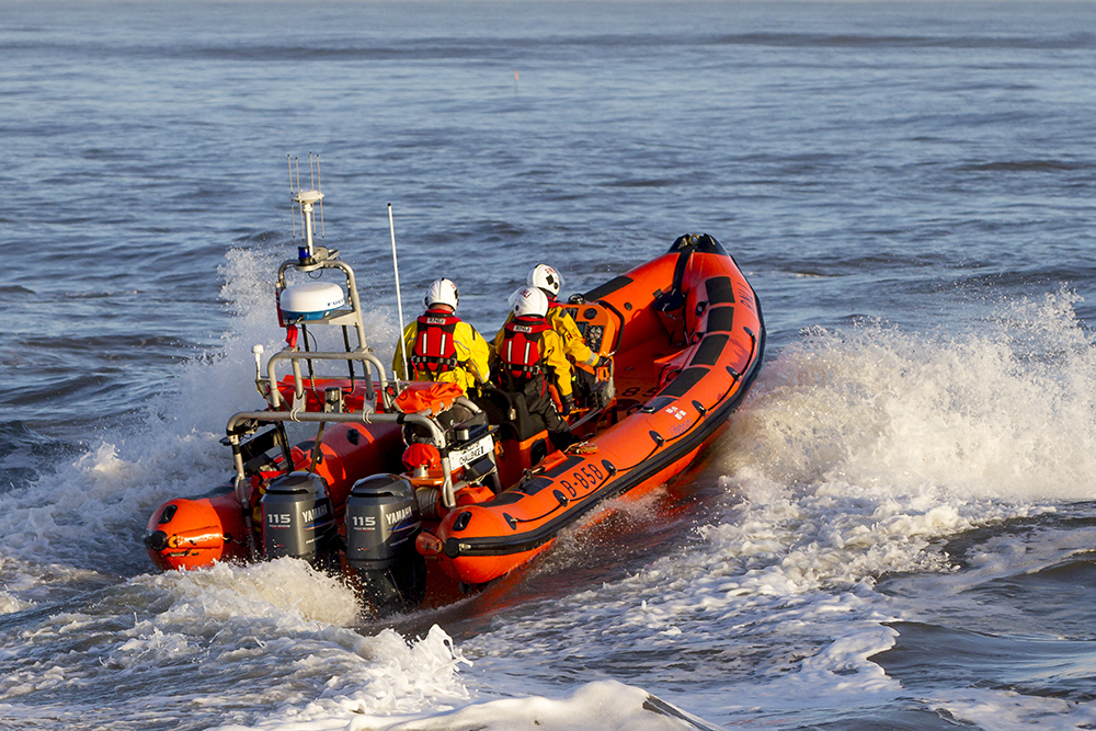 Two men rescued from the sea by Redcar RNLI | RNLI