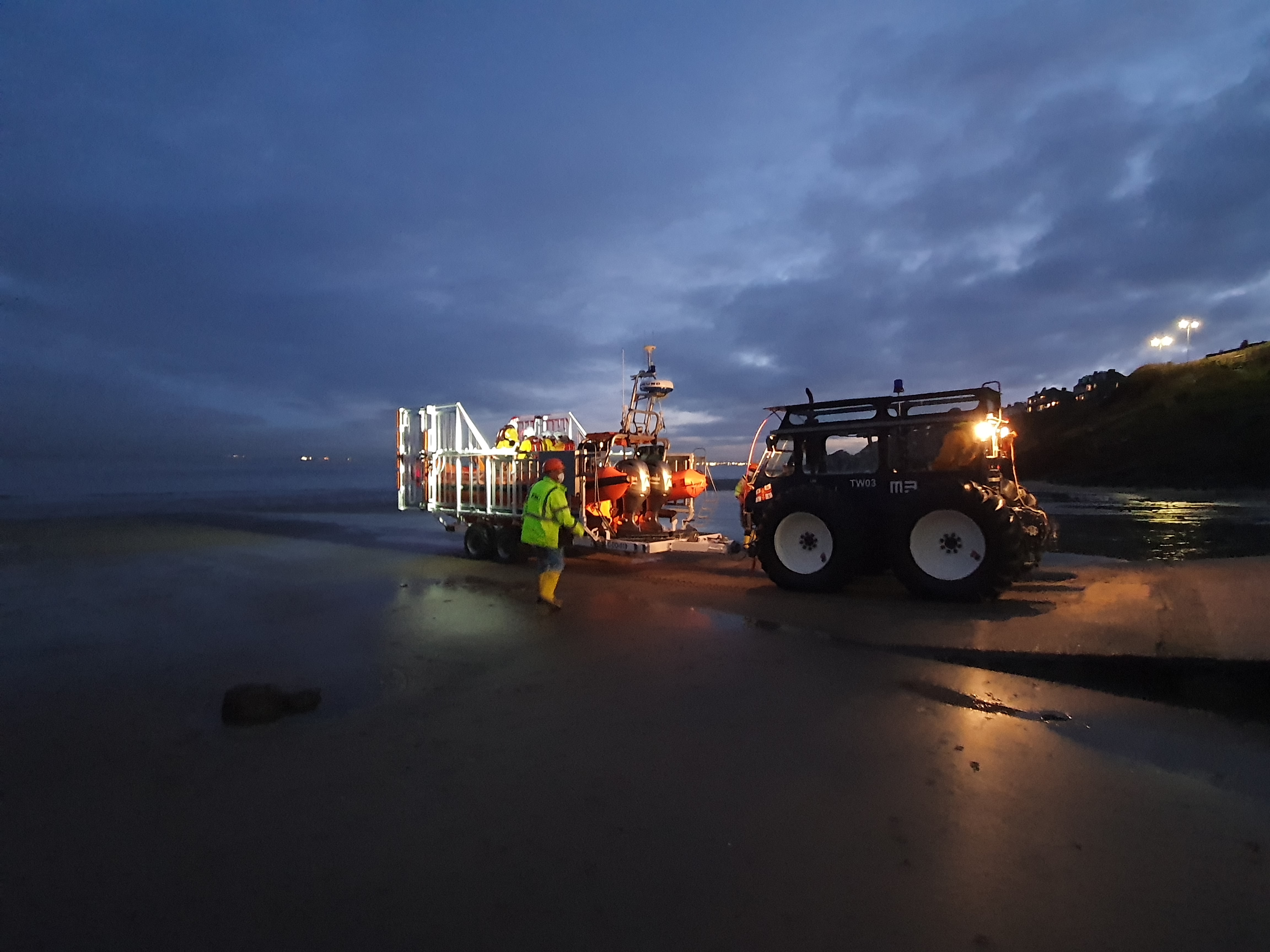 Sick Sailor Evacuated by Kinghorn RNLI | RNLI