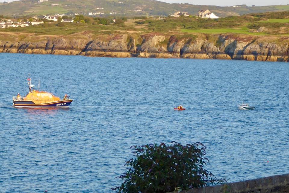 RNLI Moelfre Volunteers Launch to Save Fishing Boat Close to Rocks. | RNLI