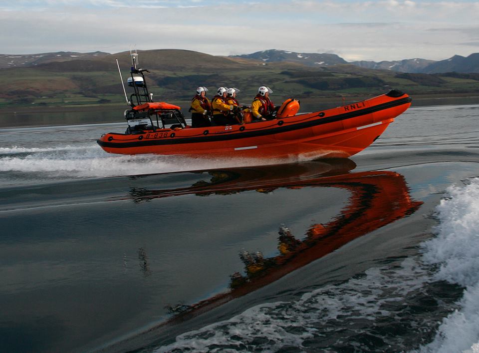 Beaumaris Lifeboat helps two cut off by the tide on island in the Menai ...
