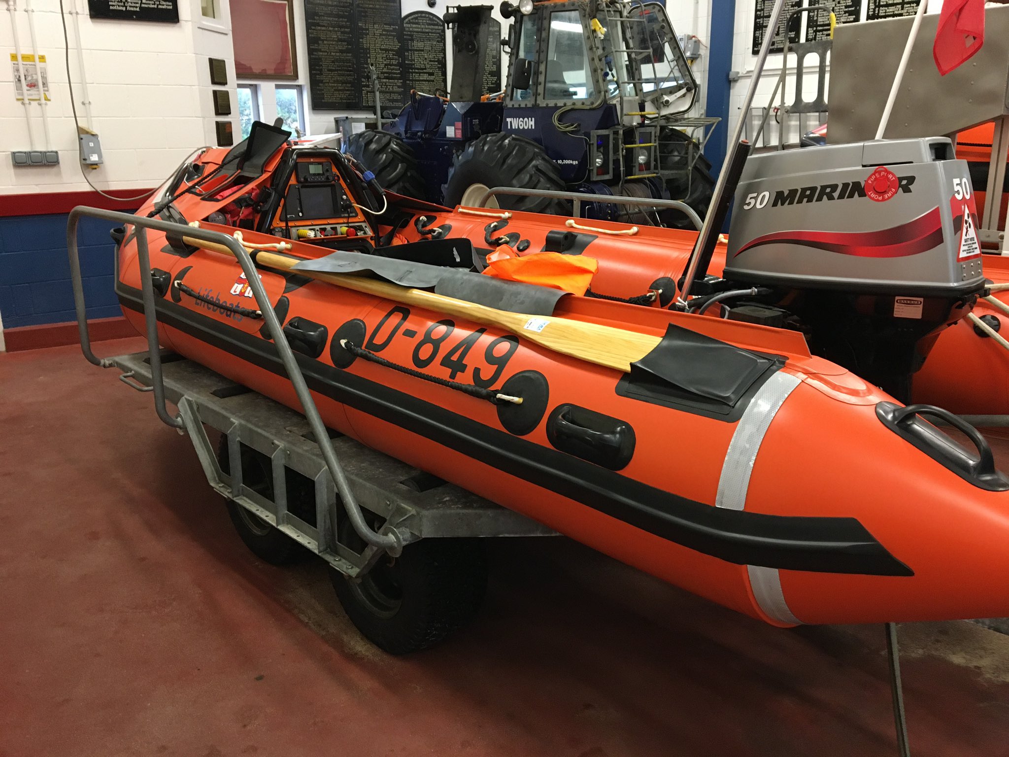 Clacton RNLI lifeboat rescue two kayakers in trouble | RNLI