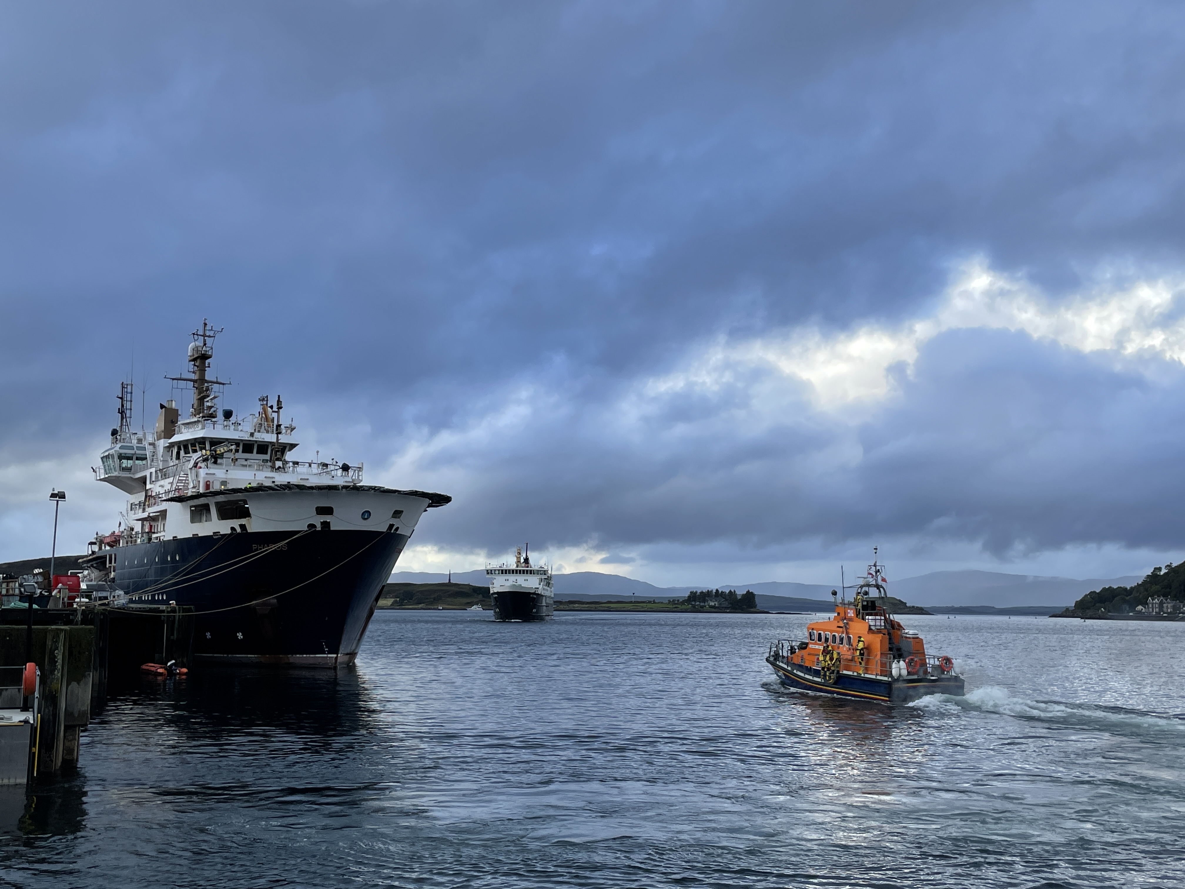 Oban RNLI assists stranded walkers | RNLI