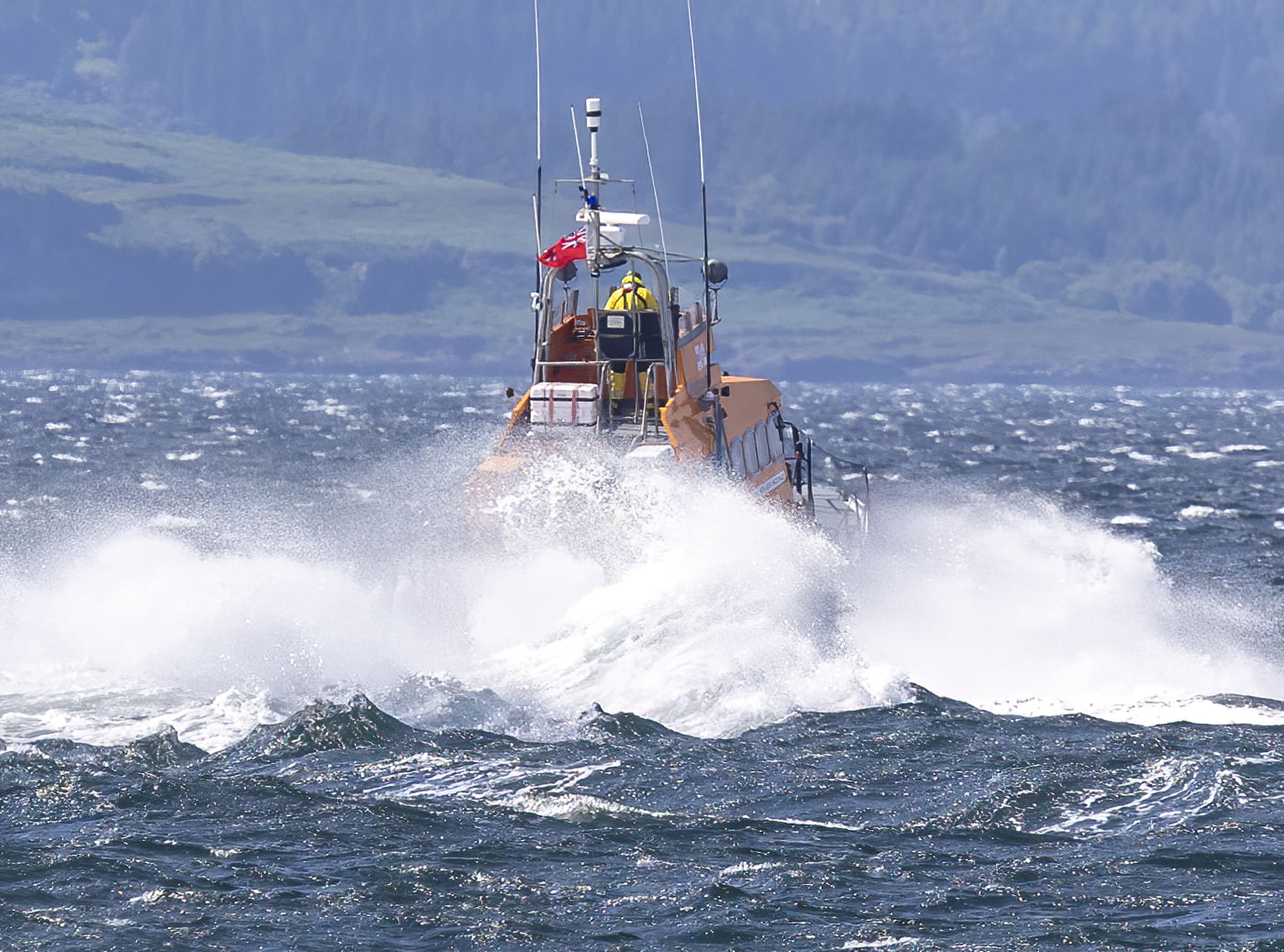 Oban RNLI launched to Mayday call from 33ft yacht taking on water | RNLI