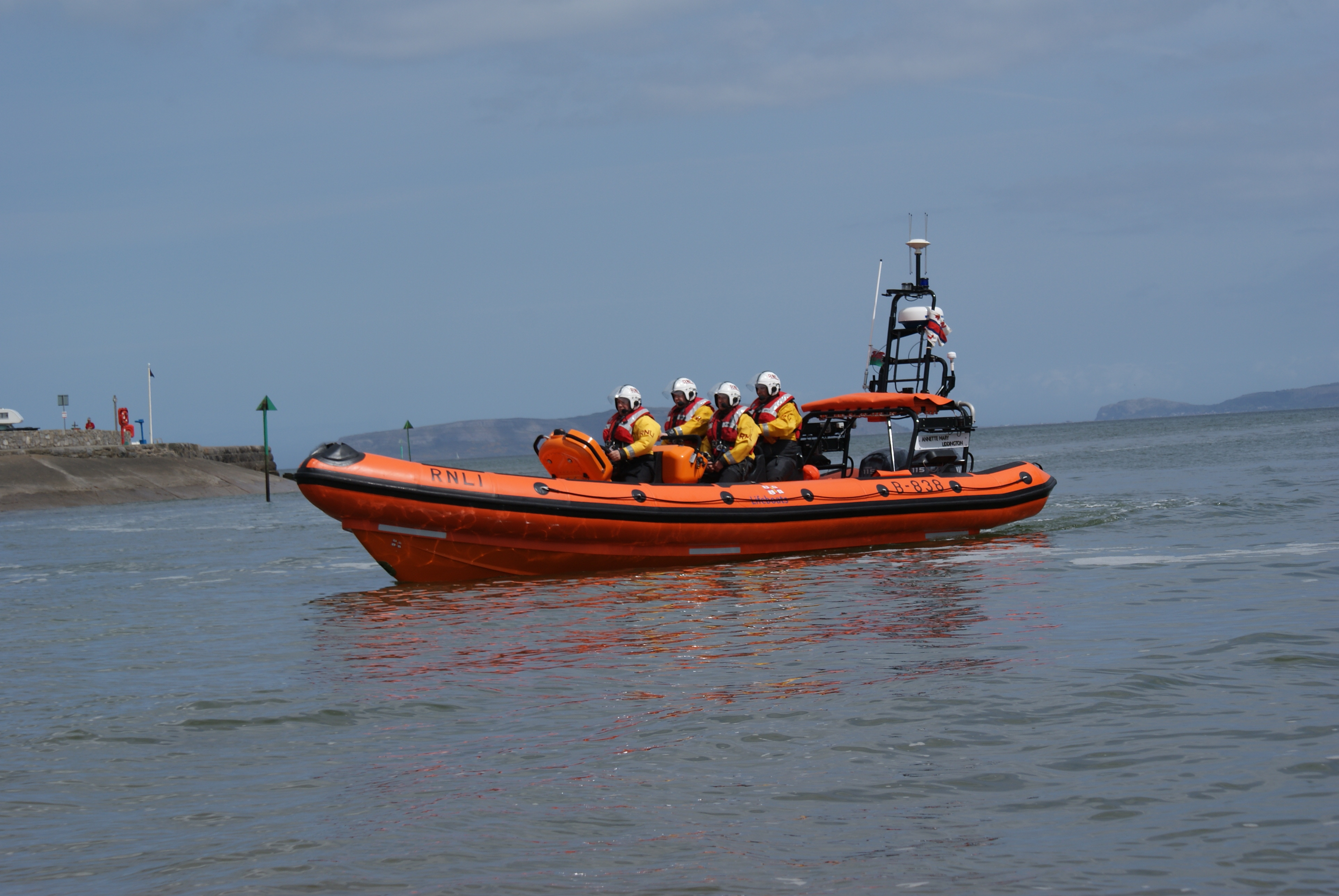 Motor cruiser with a gearbox fault assisted by Beaumaris Lifeboat. | RNLI