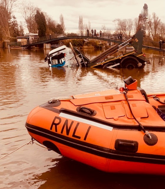 Teddington RNLI crew rescue lorry driver trapped in the Thames | RNLI