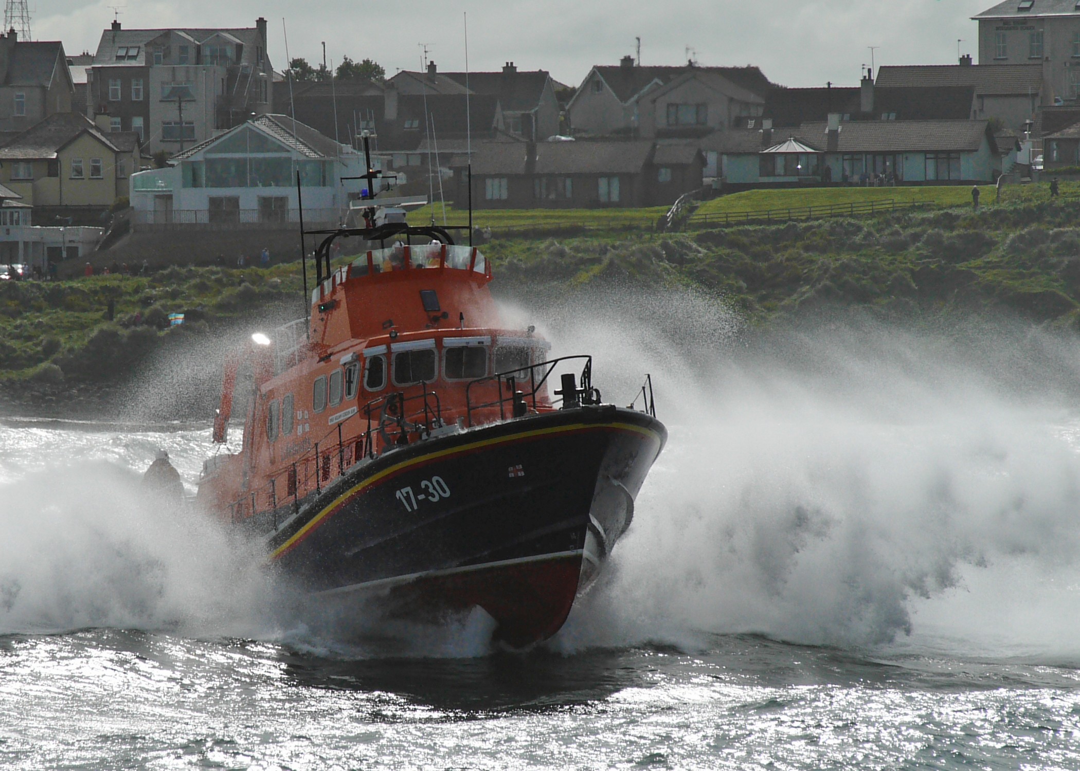 Portrush RNLI assists 8 people after boats get into difficulty off The ...