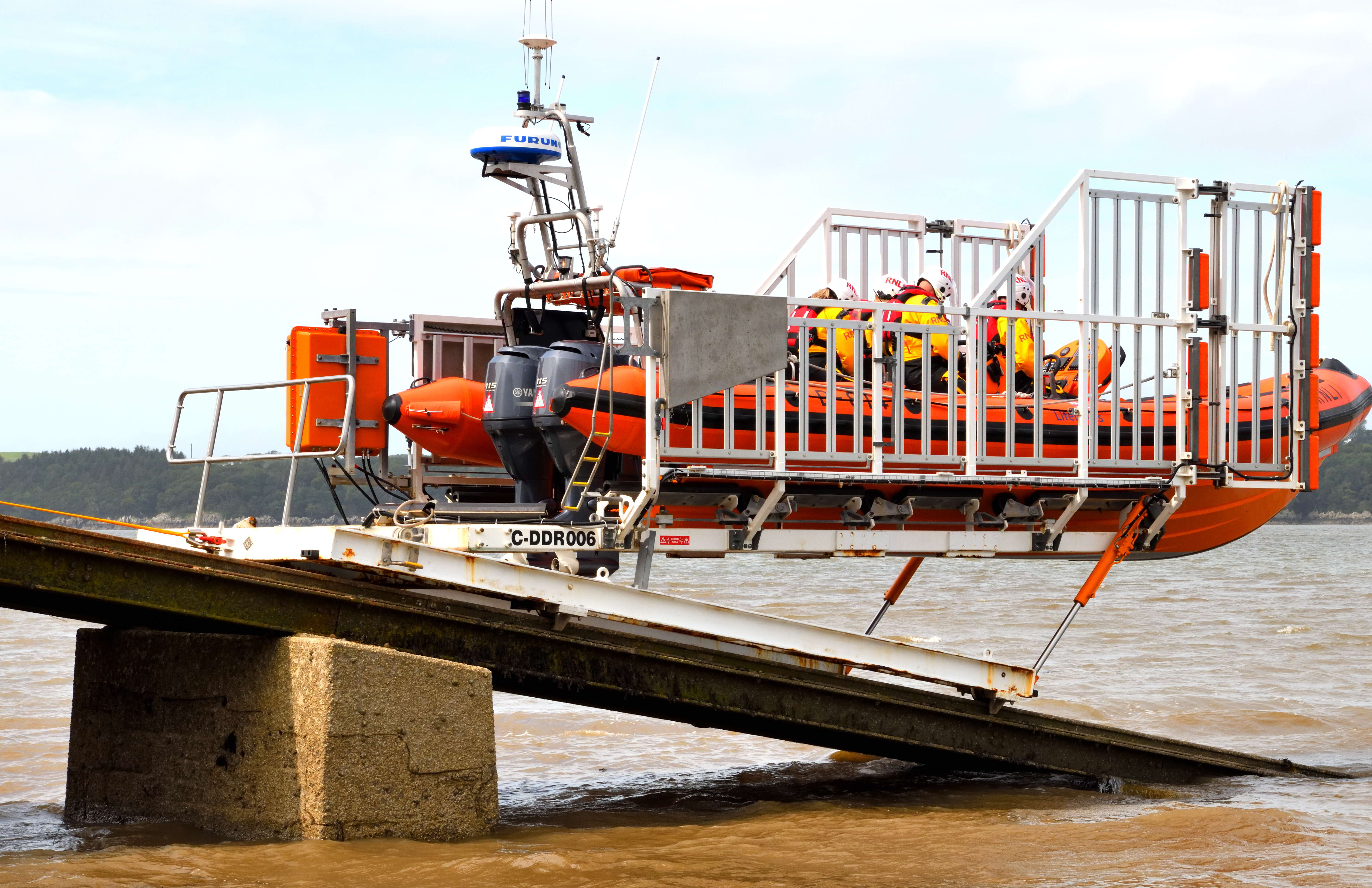 Kirkcudbright RNLI lifeboat responds to 999 call from member of the ...