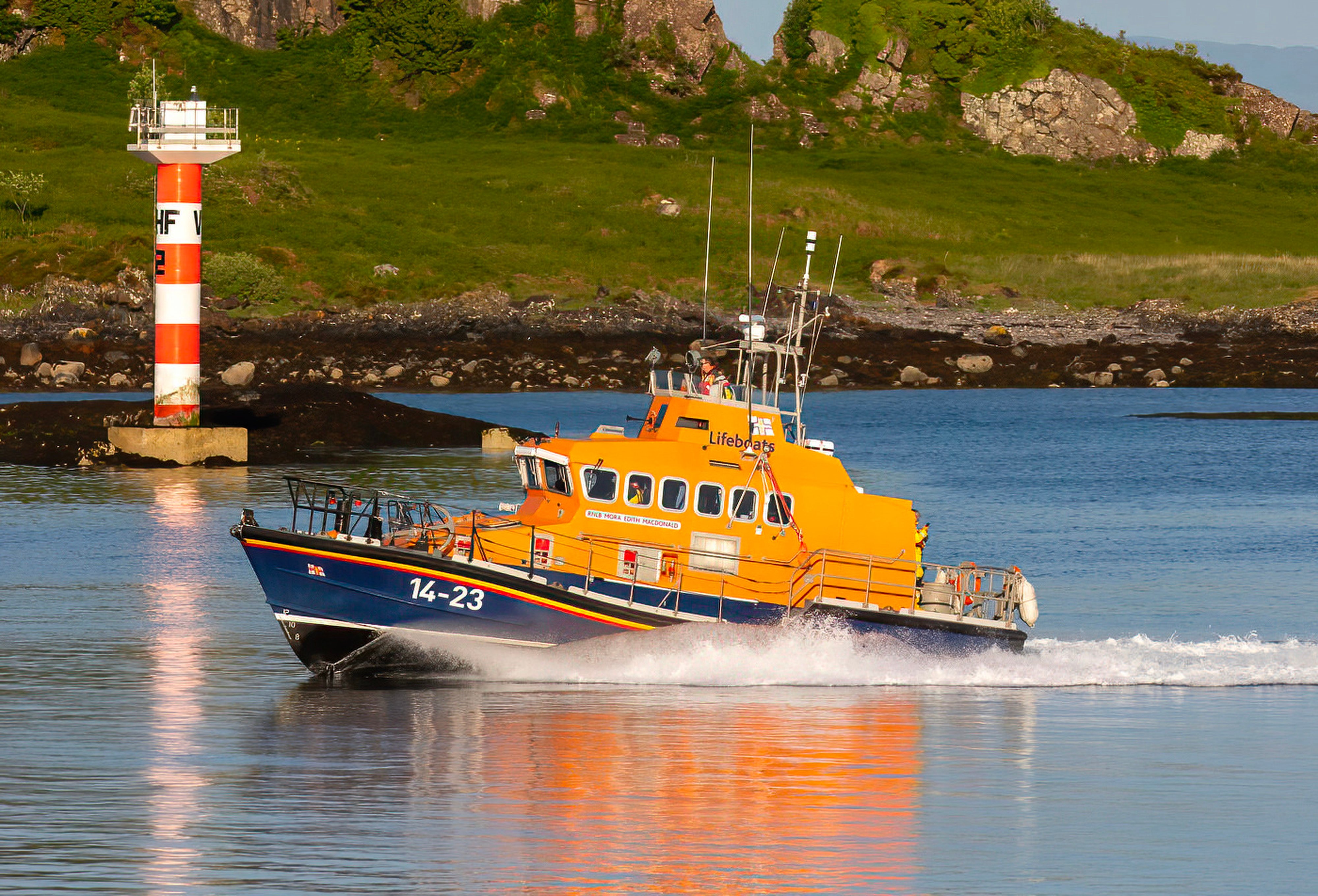 Oban RNLI launch to assist an injured lone sailor. | RNLI