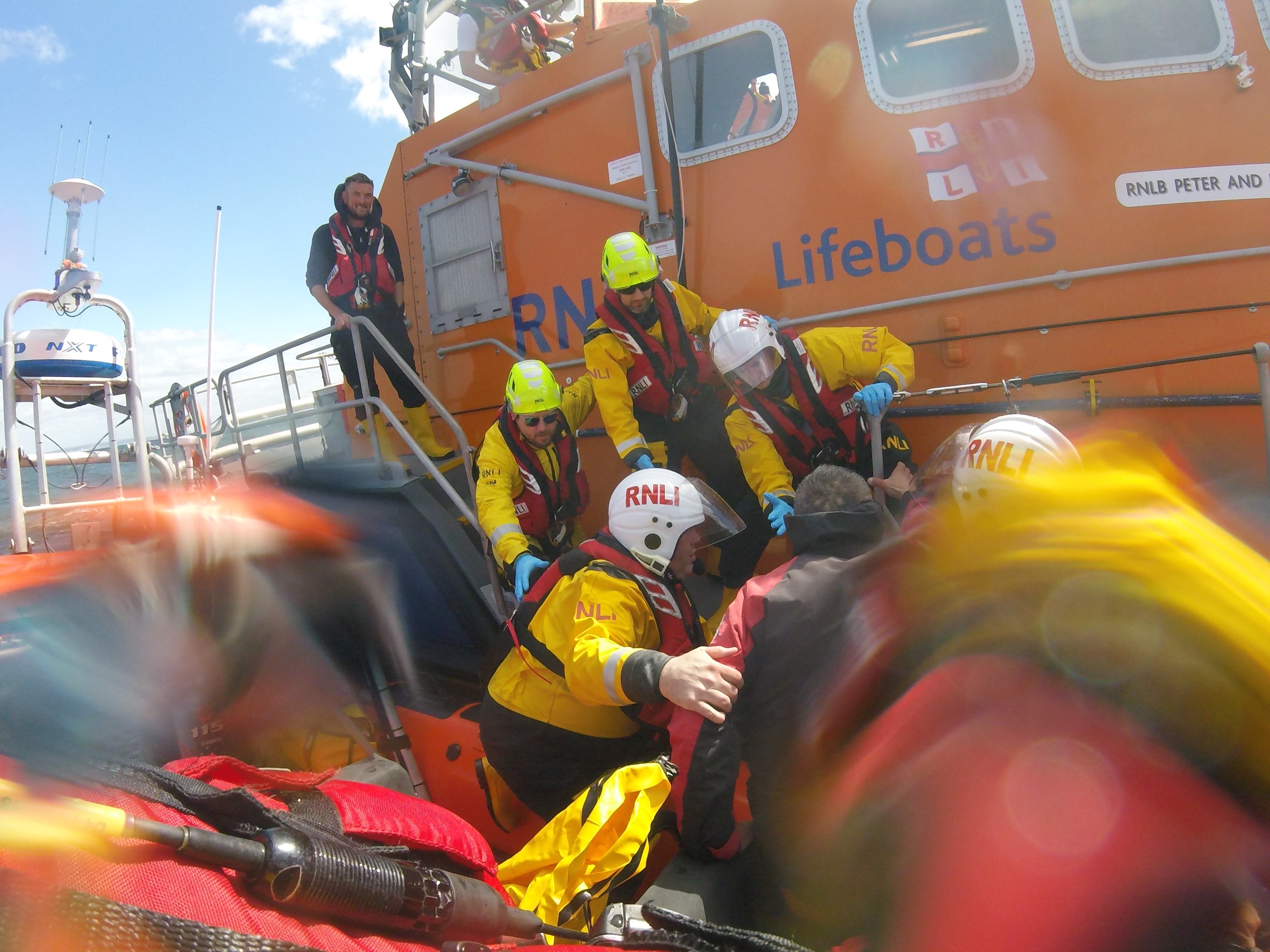 Littlehampton RNLI assist in rescue of persons from cold sea after ...