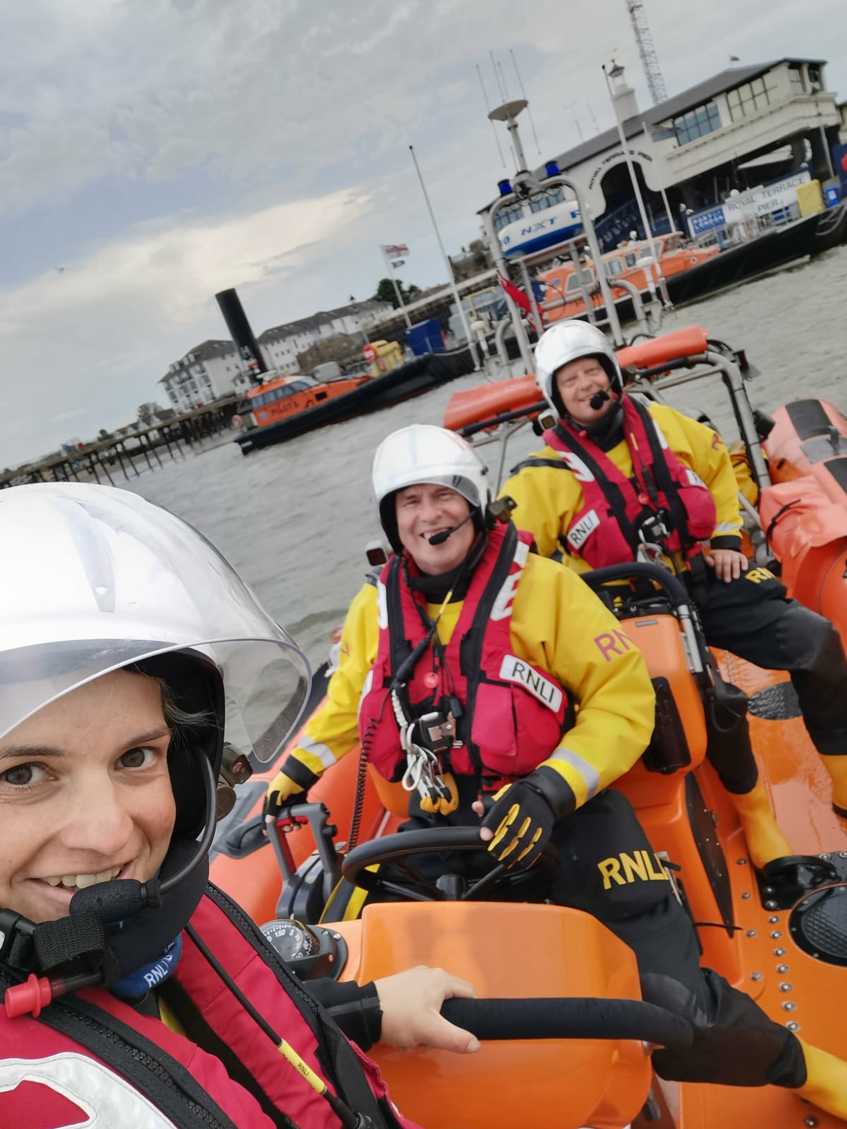 One Moment for One Crew: Gravesend crew take part in special RNLI photo ...