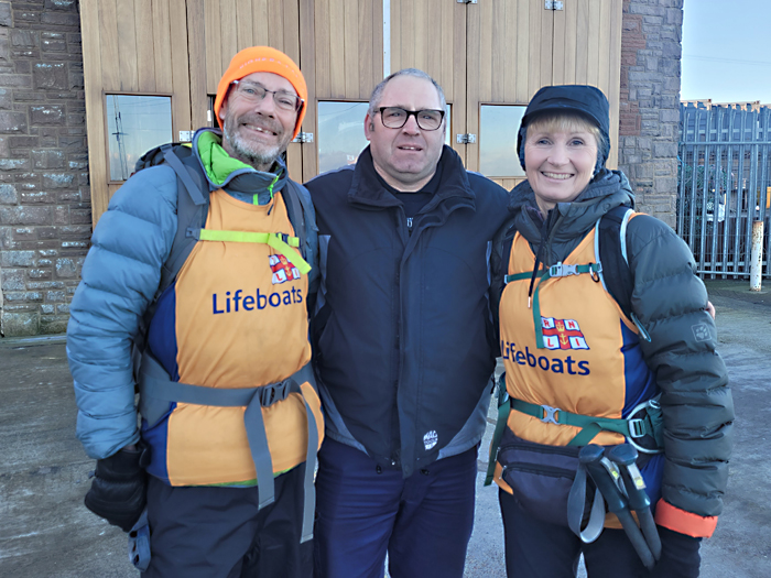 Fundraising walkers visit Seahouses Lifeboat Station on route south | RNLI