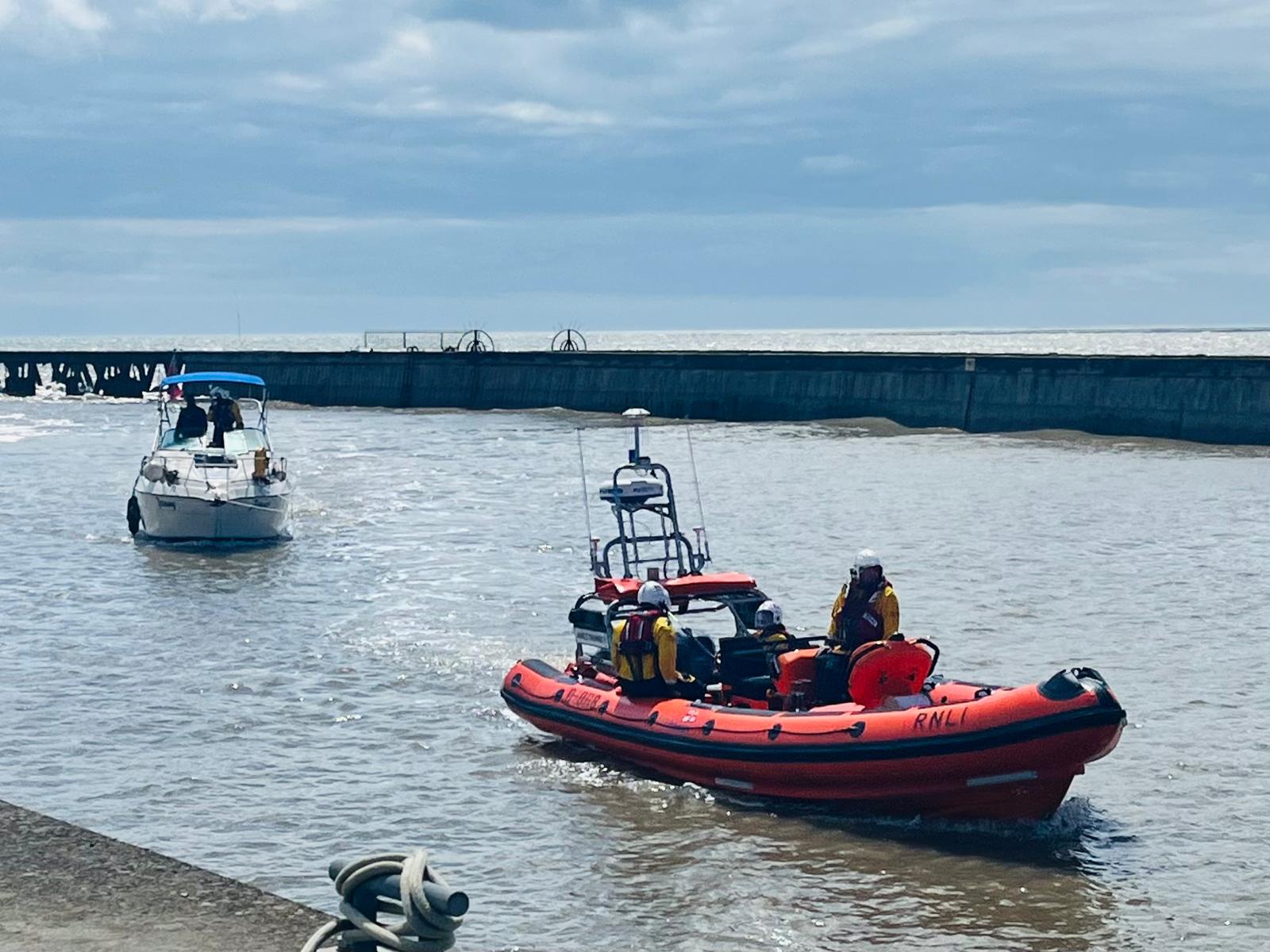 Southwold RNLI launch to report of vessel on fire | RNLI