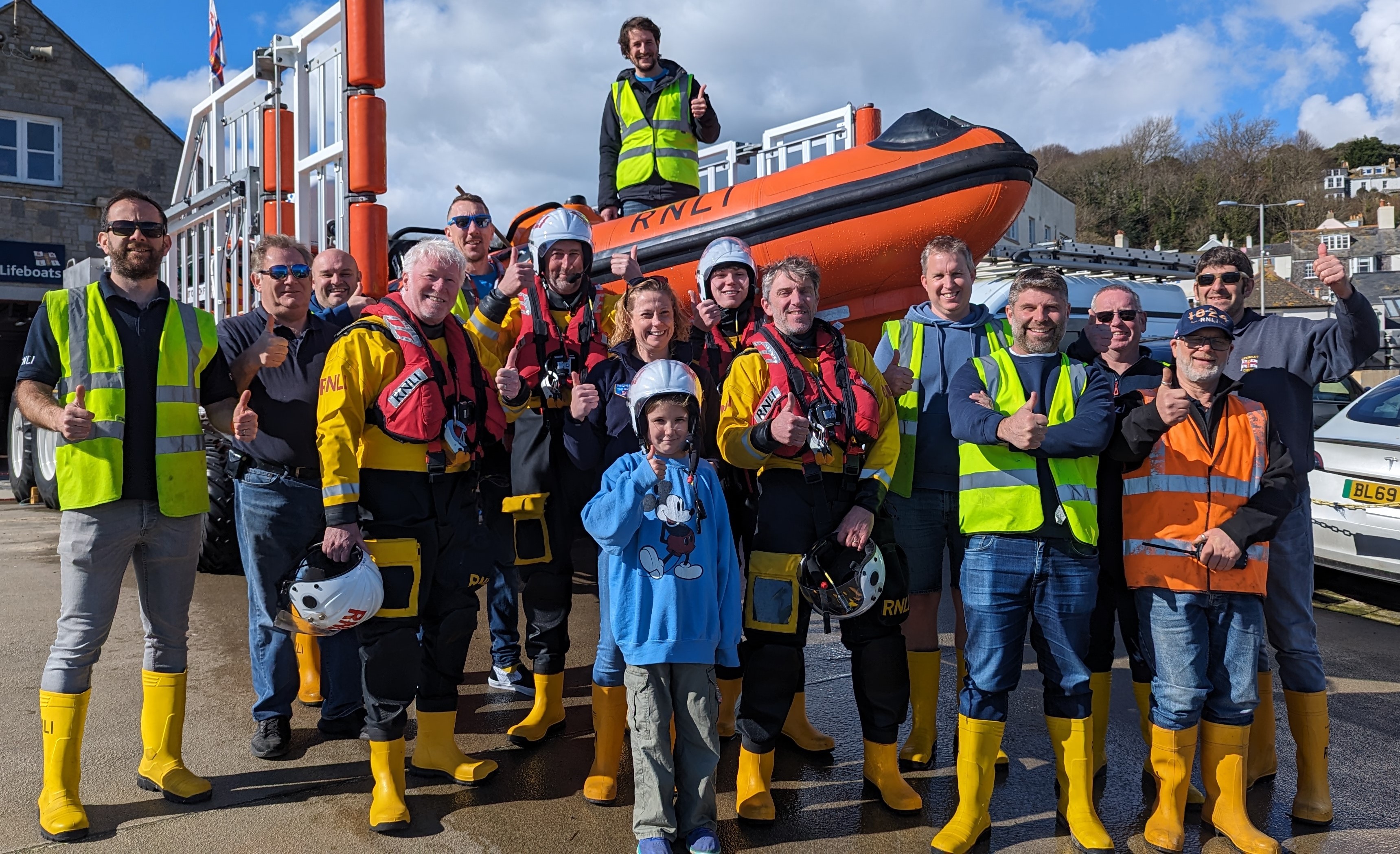 Lyme Regis RNLI crew applaud Dixie,10, for her fund raising swim | RNLI