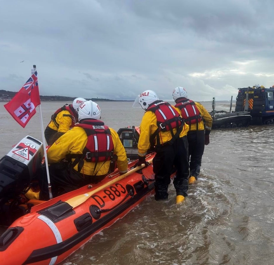West Kirby RNLI rescue four people and three dogs in second callout in ...
