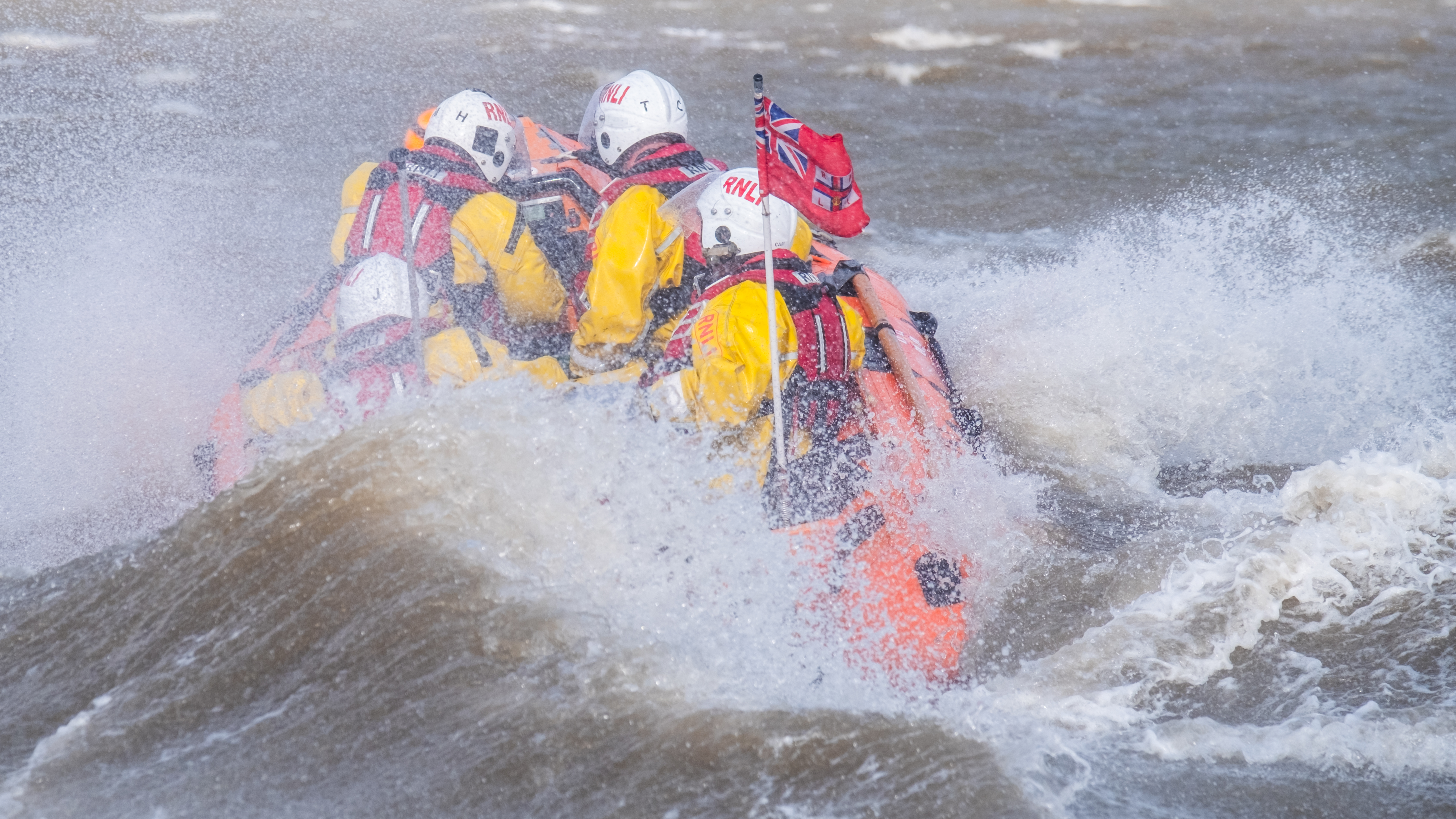 RNLI urges public to stay safe as Storm Éowyn hits UK | RNLI