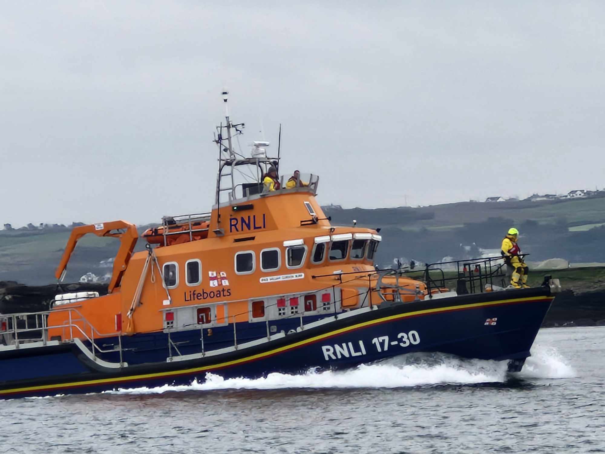 Portrush RNLI launch to an ill casualty on vessel