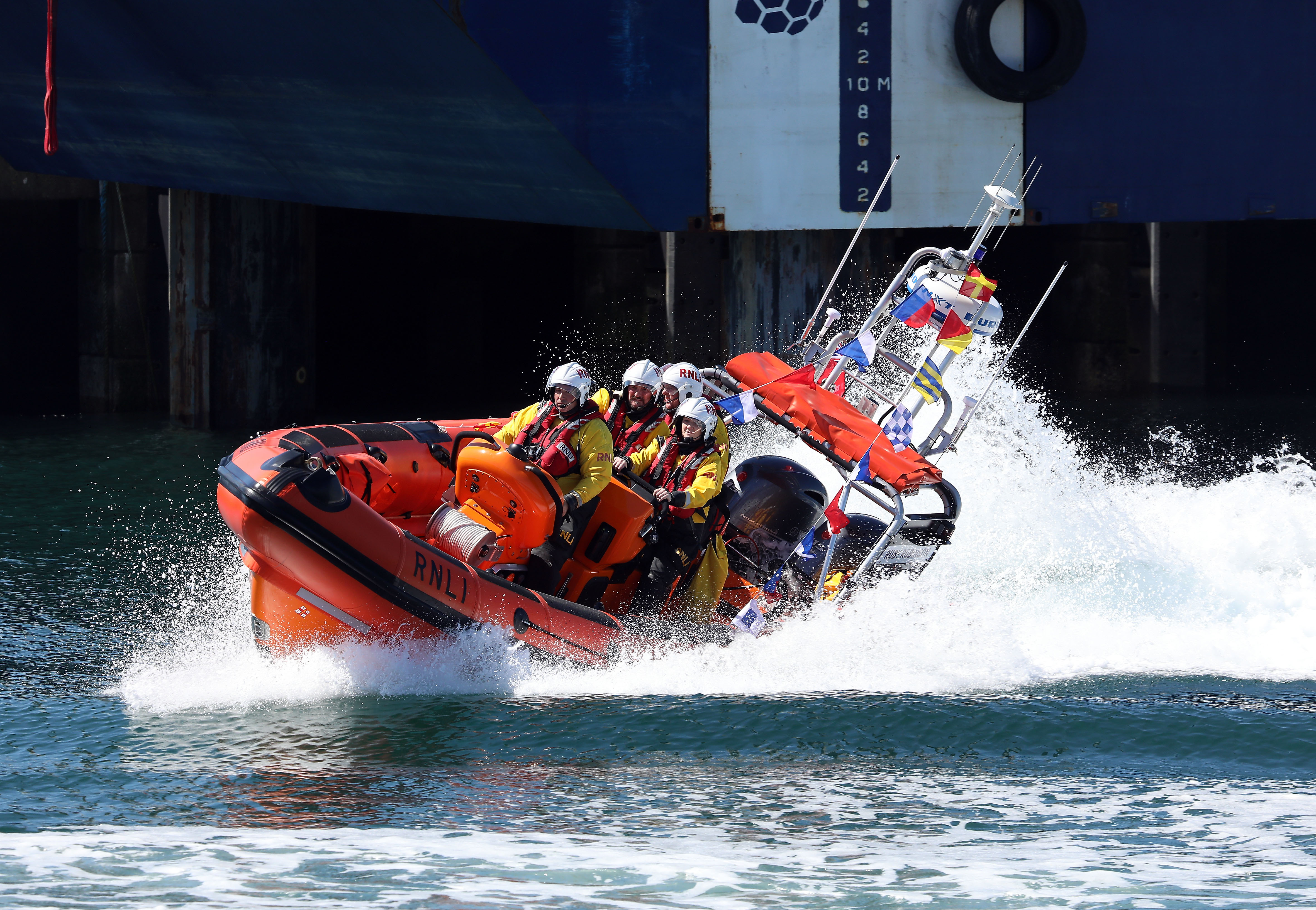 Bangor RNLI comes to the aid of 10 people after 6m boat capsizes | RNLI