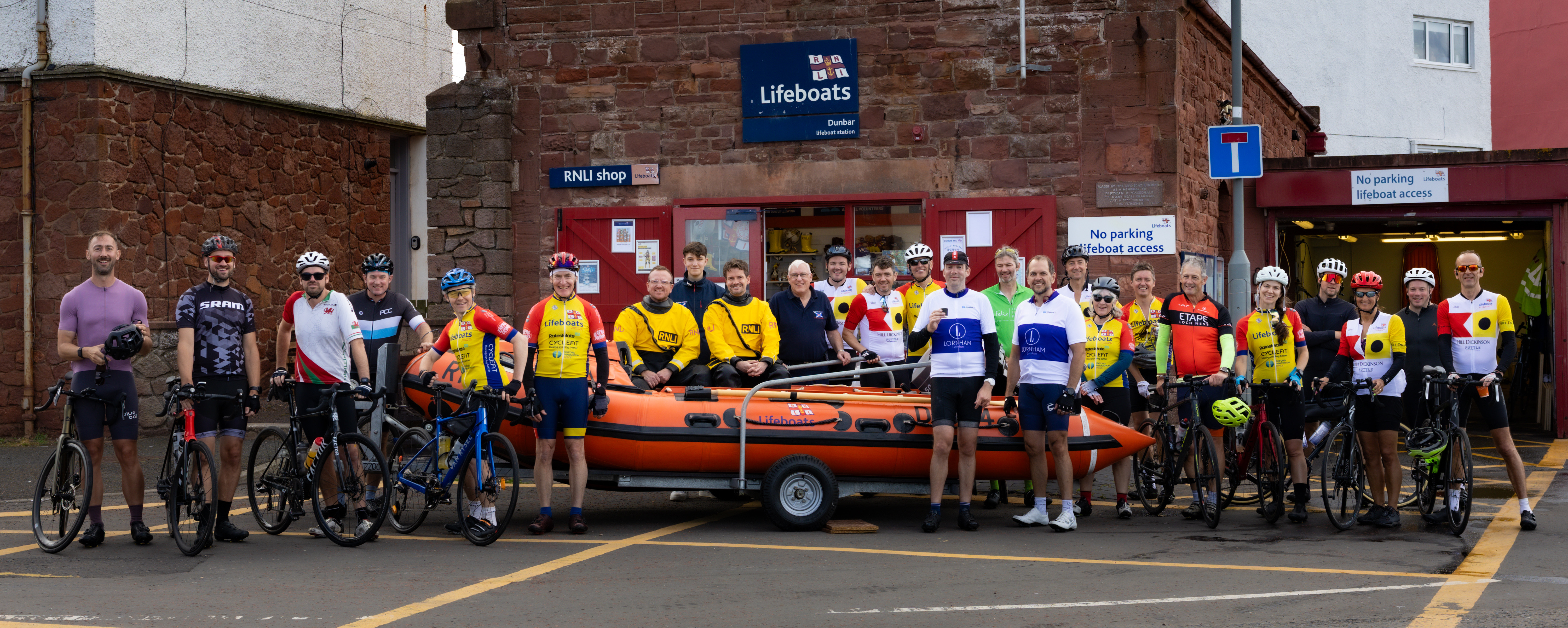 Dunbar welcomes 200-mile RNLI cycle ride | RNLI