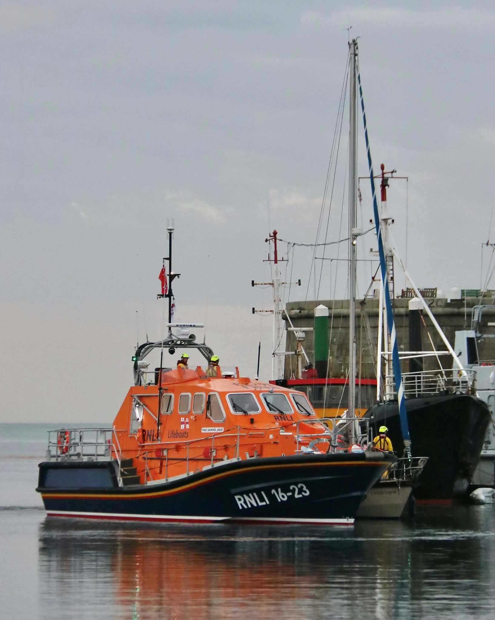 Ramsgate RNLI all weather lifeboat launched to a yacht that had issued ...