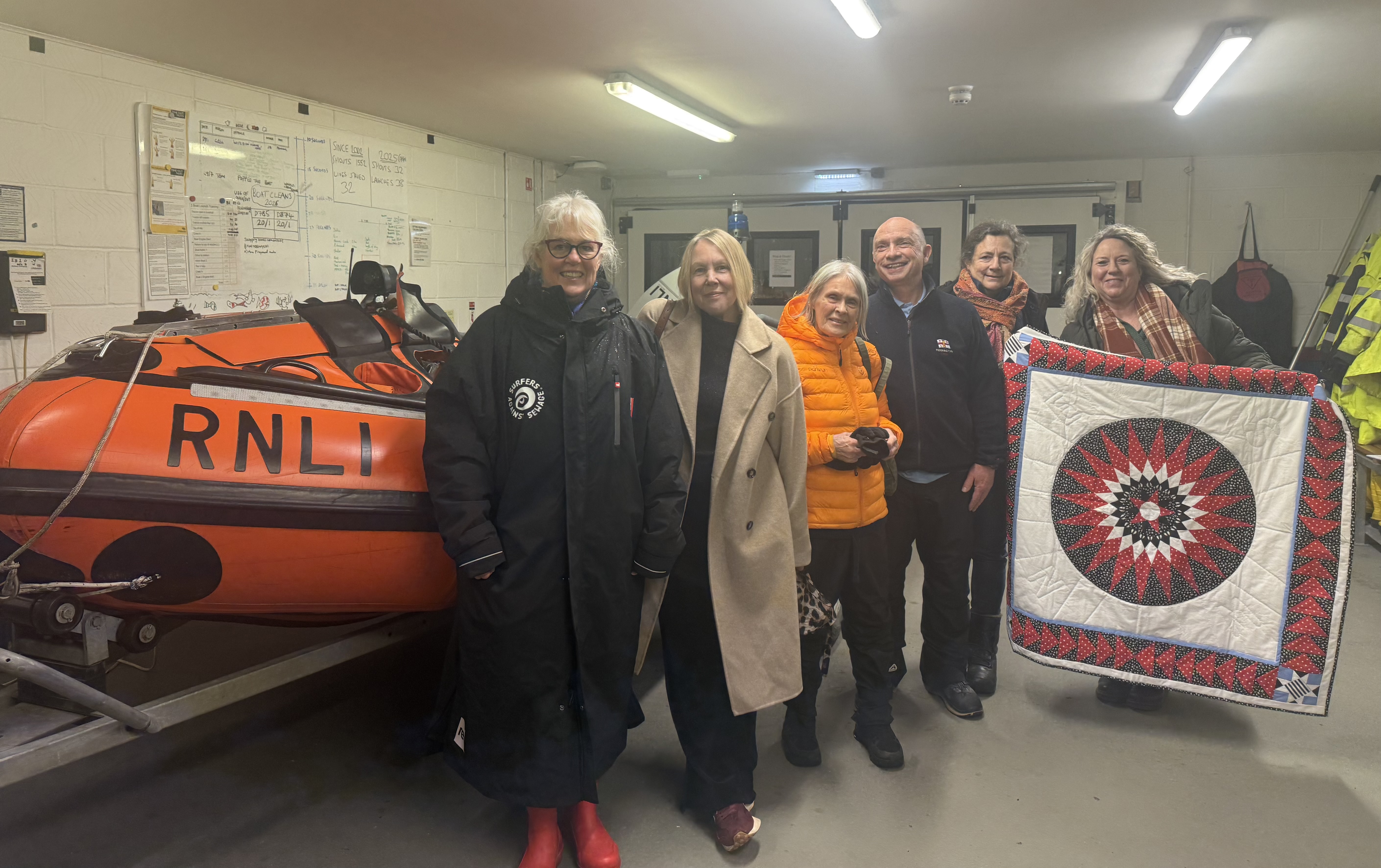 Local Open Water Swimmers Donate to Teddington RNLI | RNLI