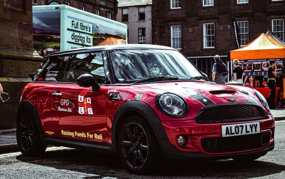 Montrose RNLI volunteers’ mini gets rally ready for Venice fundraiser ...