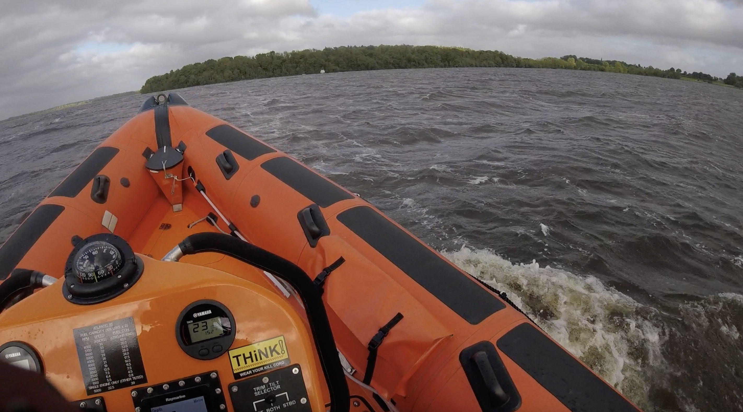 Lough Derg RNLI volunteers assist 4 people on a 35ft cruiser with ...