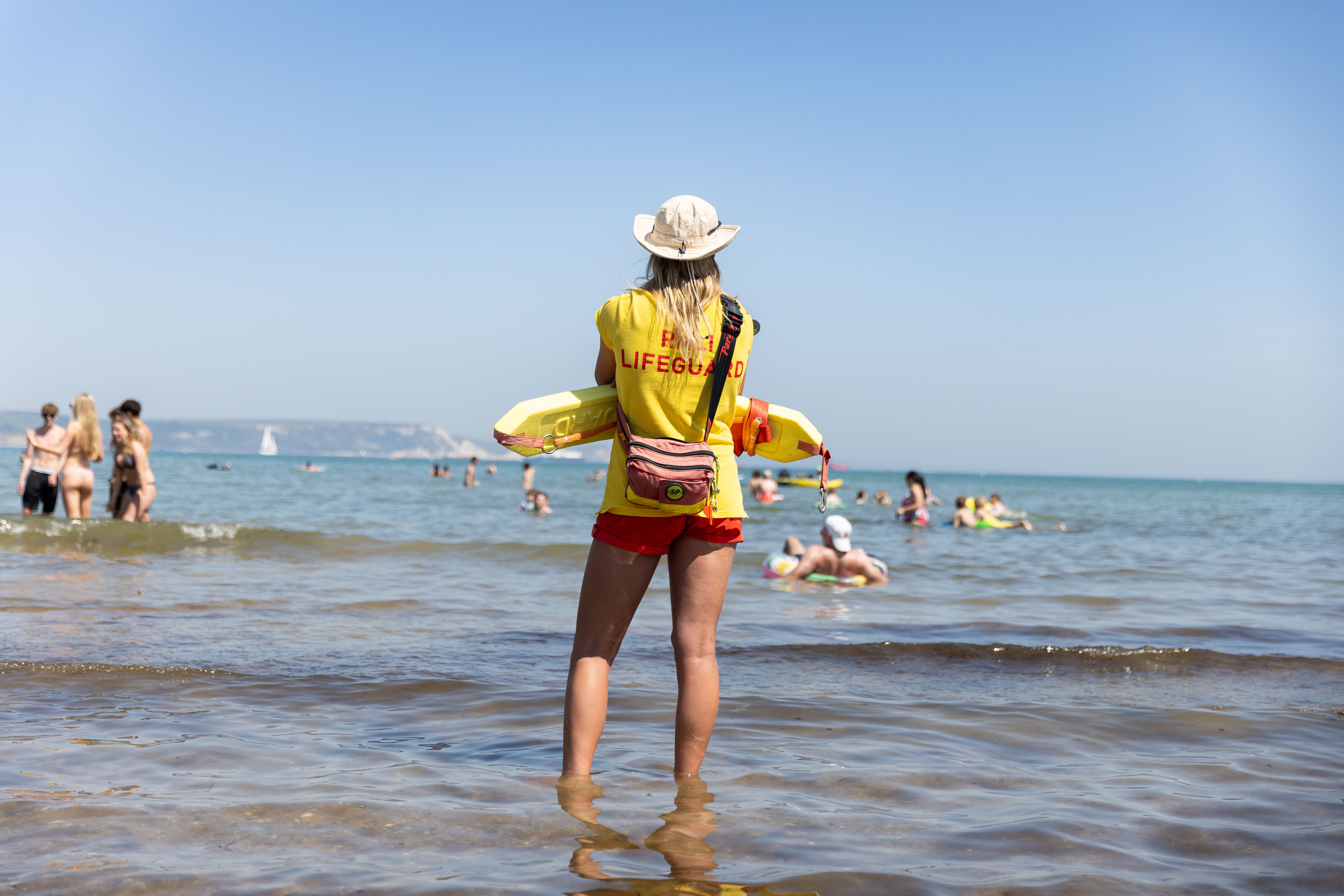 RNLI urges families to share lifesaving water safety advice in extreme ...