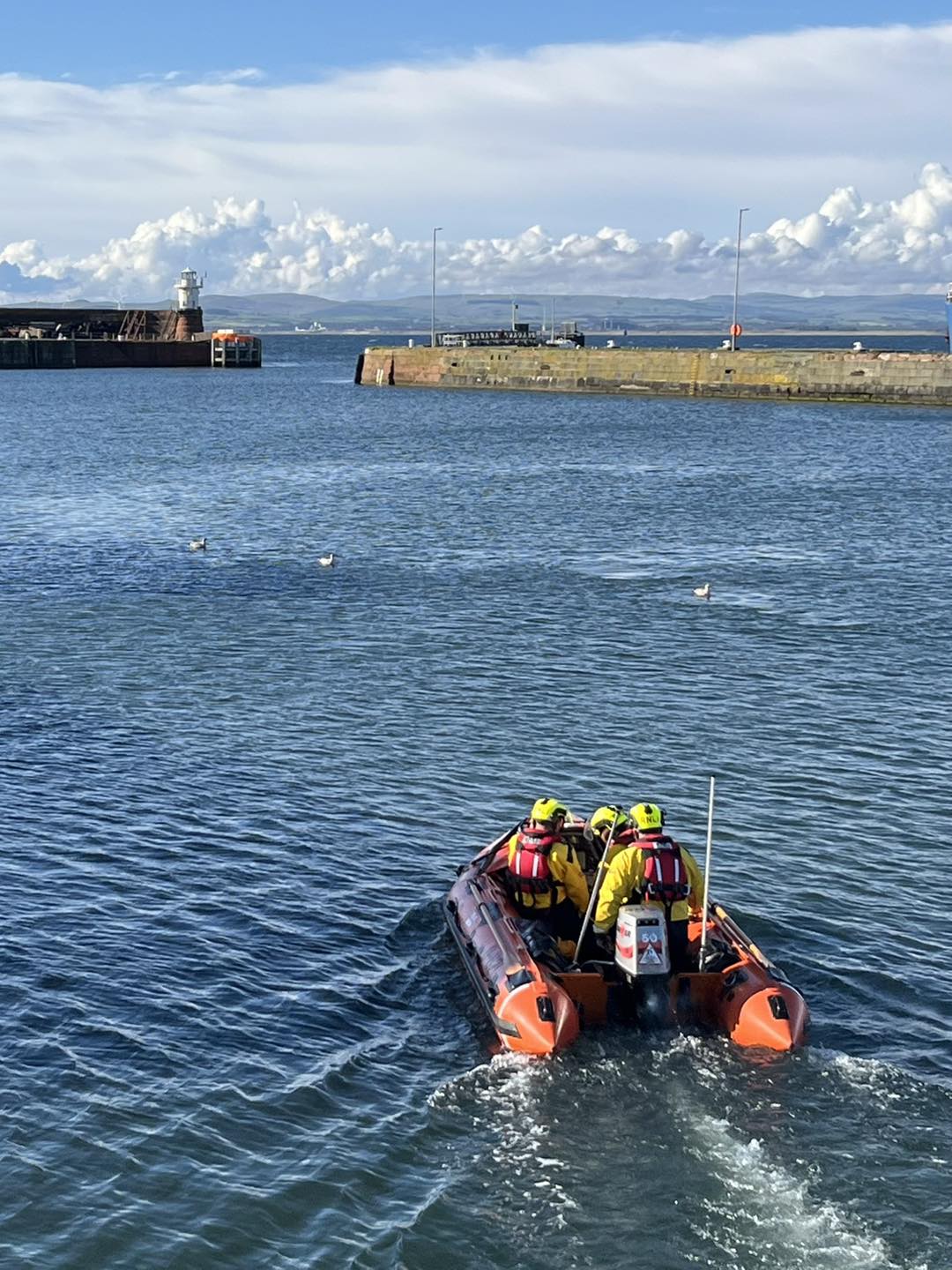Troon RNLI inshore lifeboat launches to yacht with machinery failure | RNLI