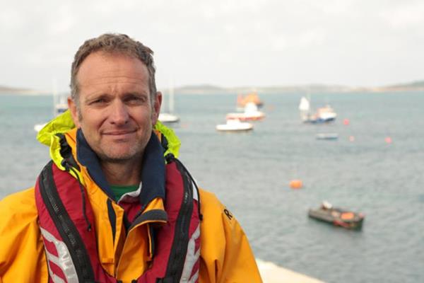 Isles of Scilly: Retired coxswain back in rescue action as four go ...