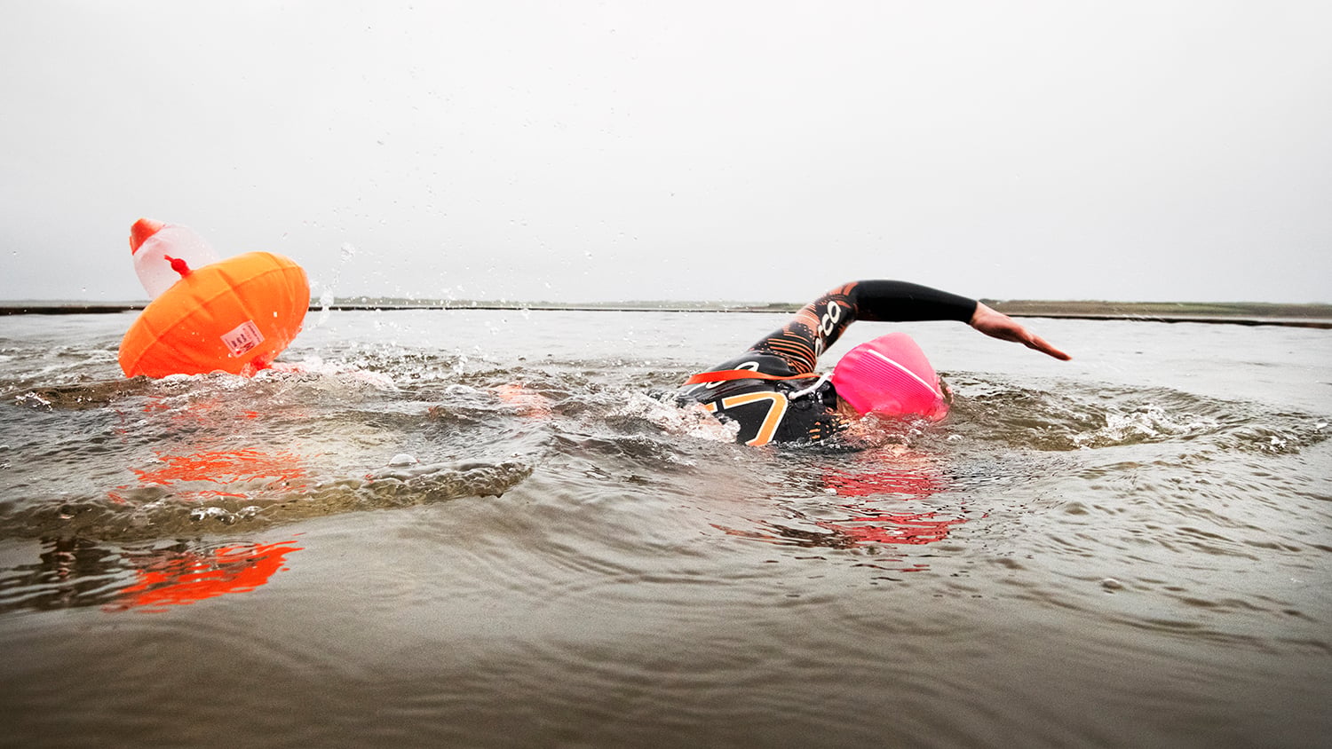 What are the benefits of cold water swimming?